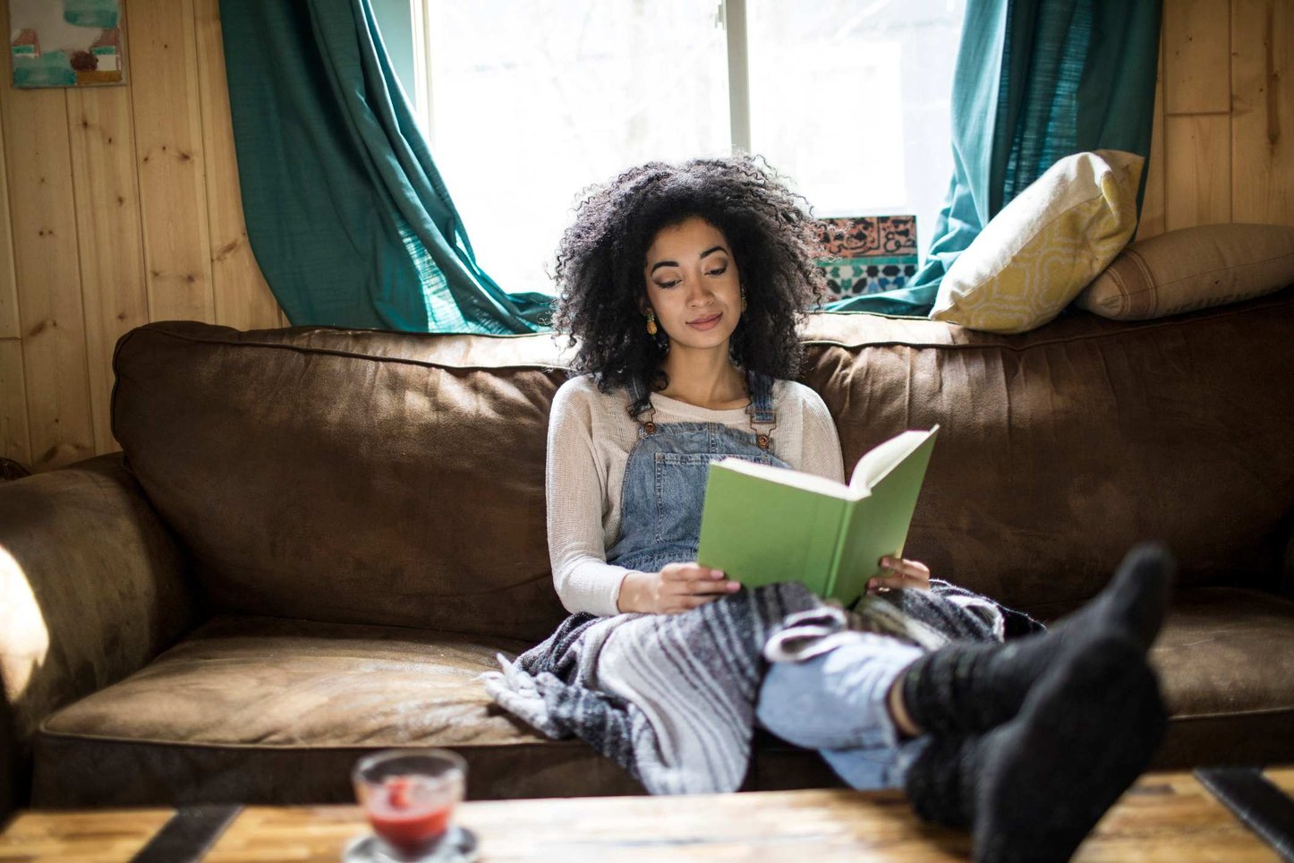 13 Imposter Syndrome Books to Overcome Self-Doubt