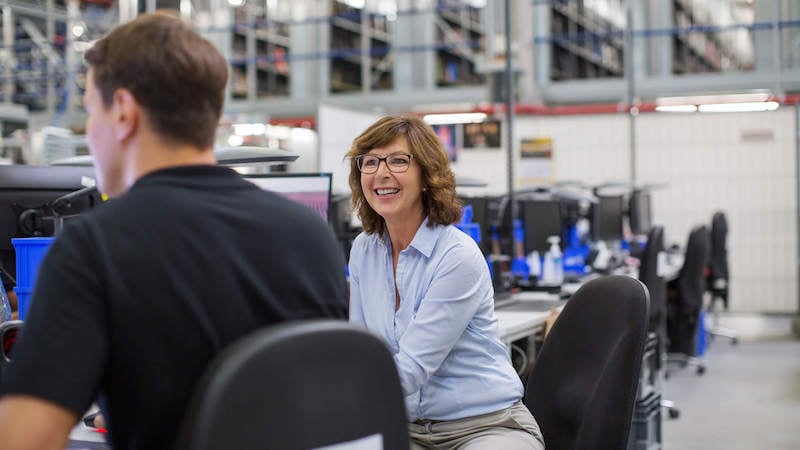 Dotted Line Reporting: 9 Pros and Cons of Blurring the Line