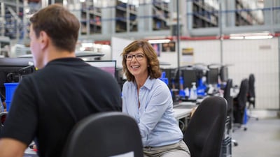 Dotted Line Reporting: 9 Pros and Cons of Blurring the Line