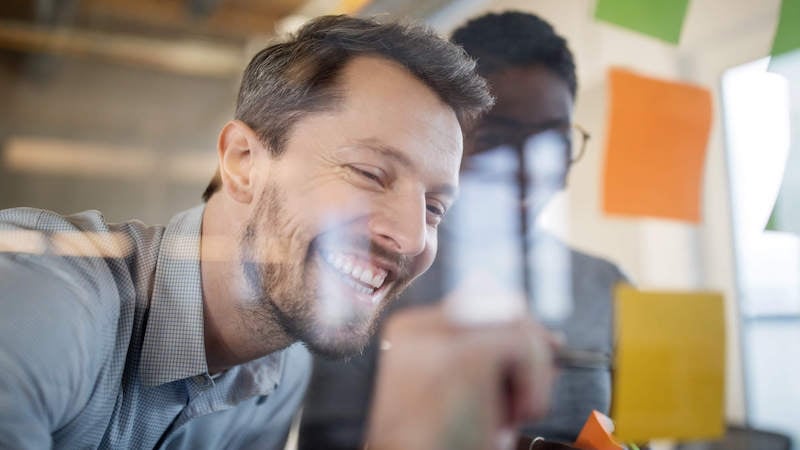 How to Build Rapport: 6 Tactics to Build Strong Relationships