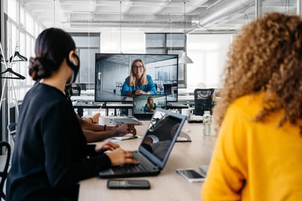 10 Unique & Creative Interview Questions (with Example Answers)