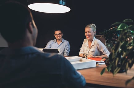 20 Exit Interview Questions to Ask (+ Example Answers)