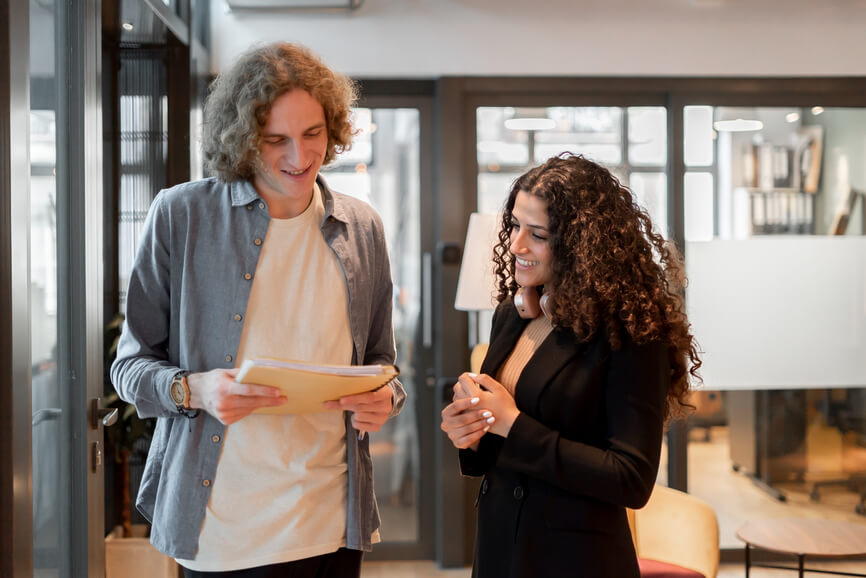 Onboarding Checklist: How to Onboard New Hires in 2025