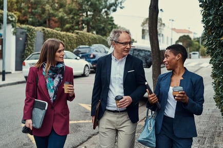 30 Toxic Traits to Watch Out For (With Examples & Solutions)