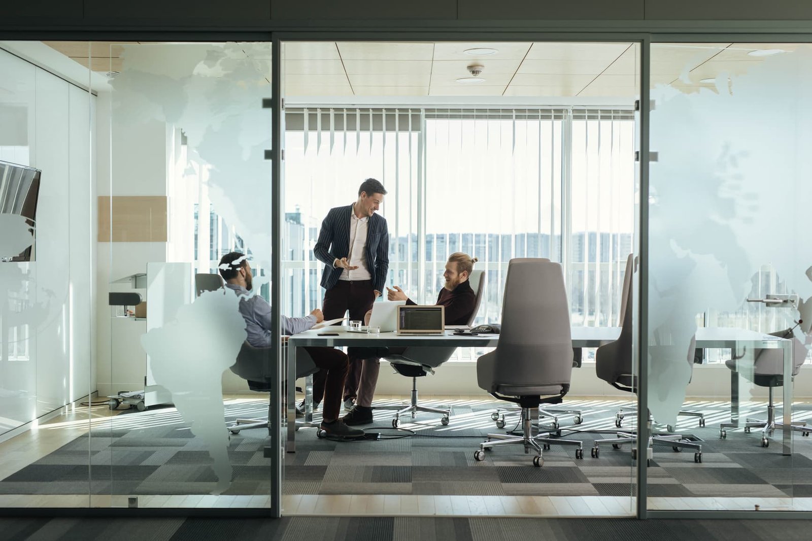 What is an Open-Door Policy in the Workplace? (Plus Examples)