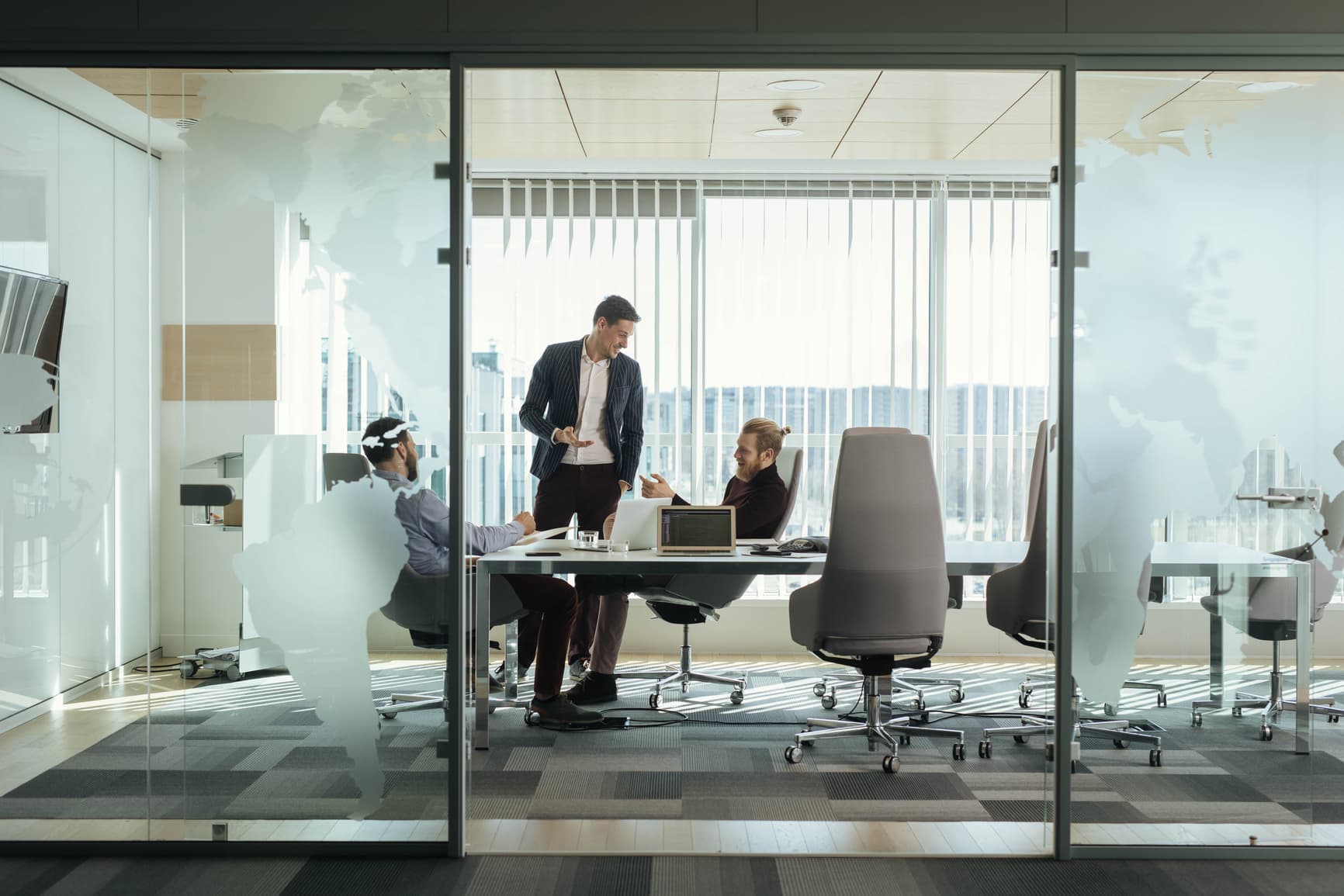 What is an Open-Door Policy in the Workplace? (Plus Examples)