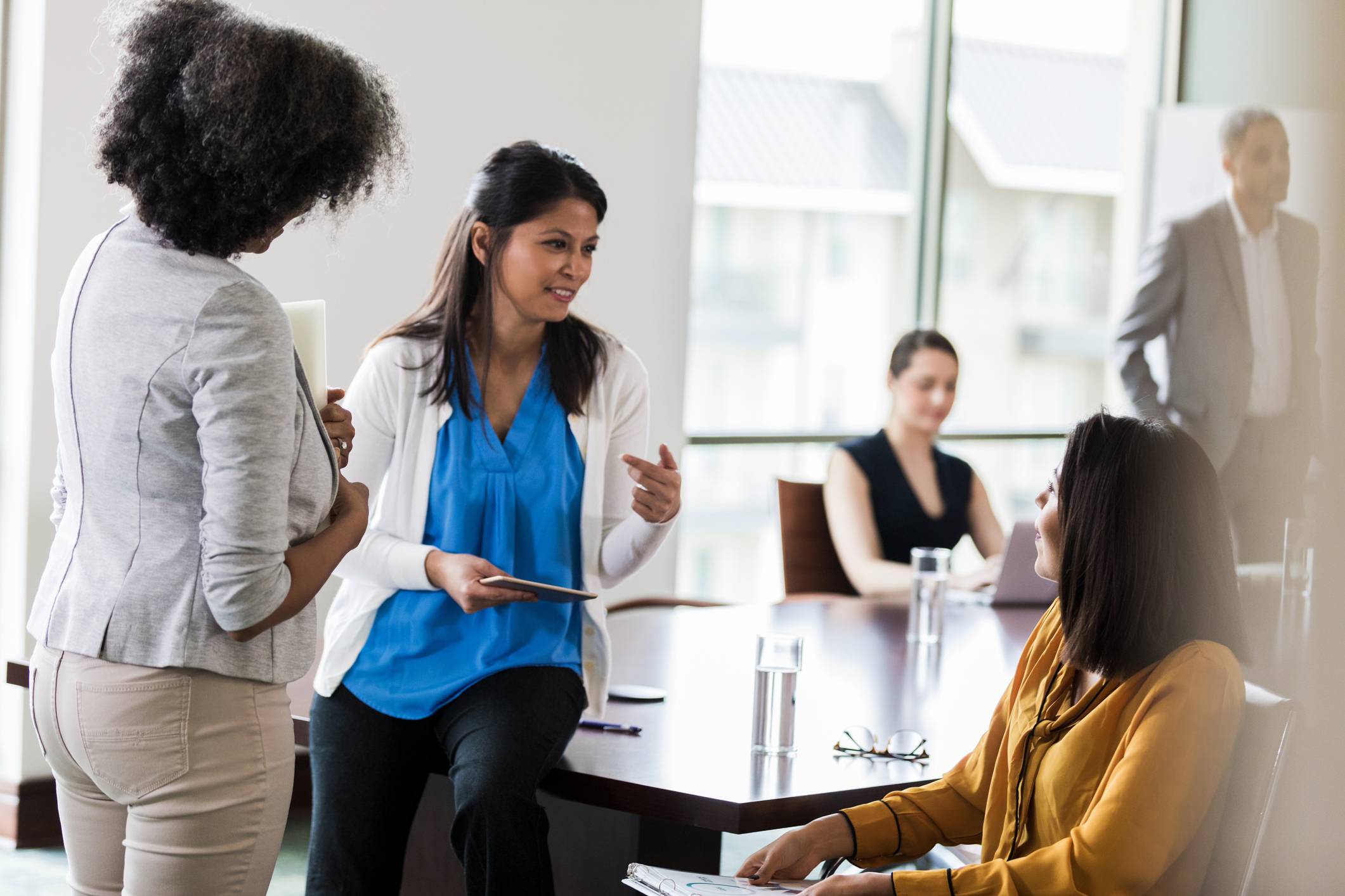 How to Create Social Goals: 8 Tips To Start Making New Friends Now