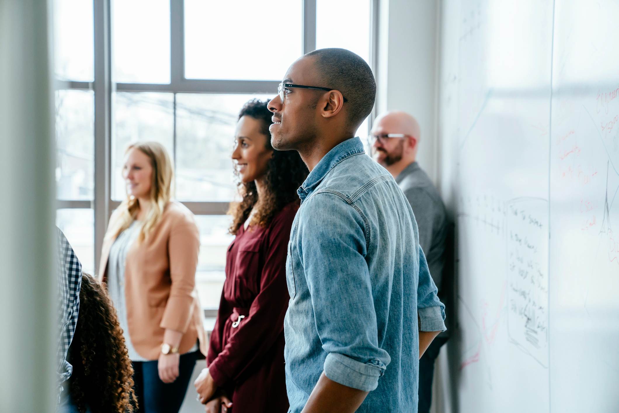 How to Create Social Goals: 8 Tips To Start Making New Friends Now