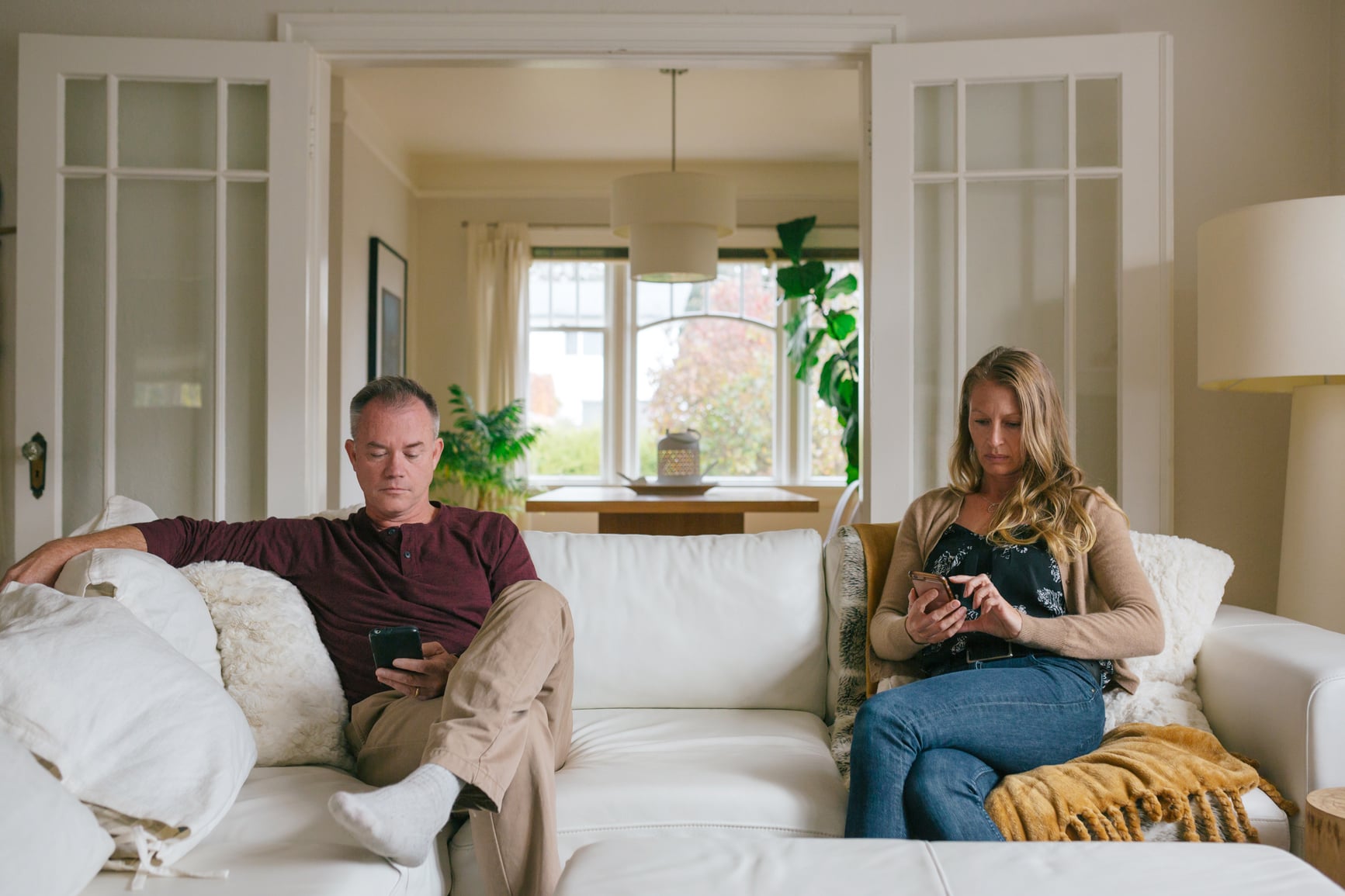 12 Signs Of Midlife Crisis & How To Handle It With Ease