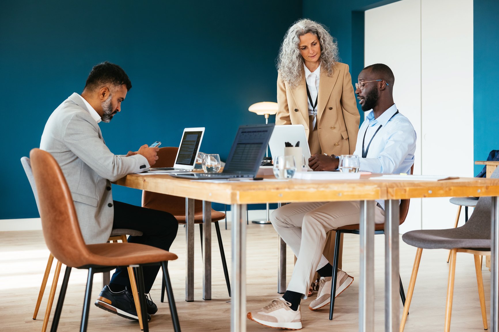 How to Give Feedback to Your Boss: Tips and Examples