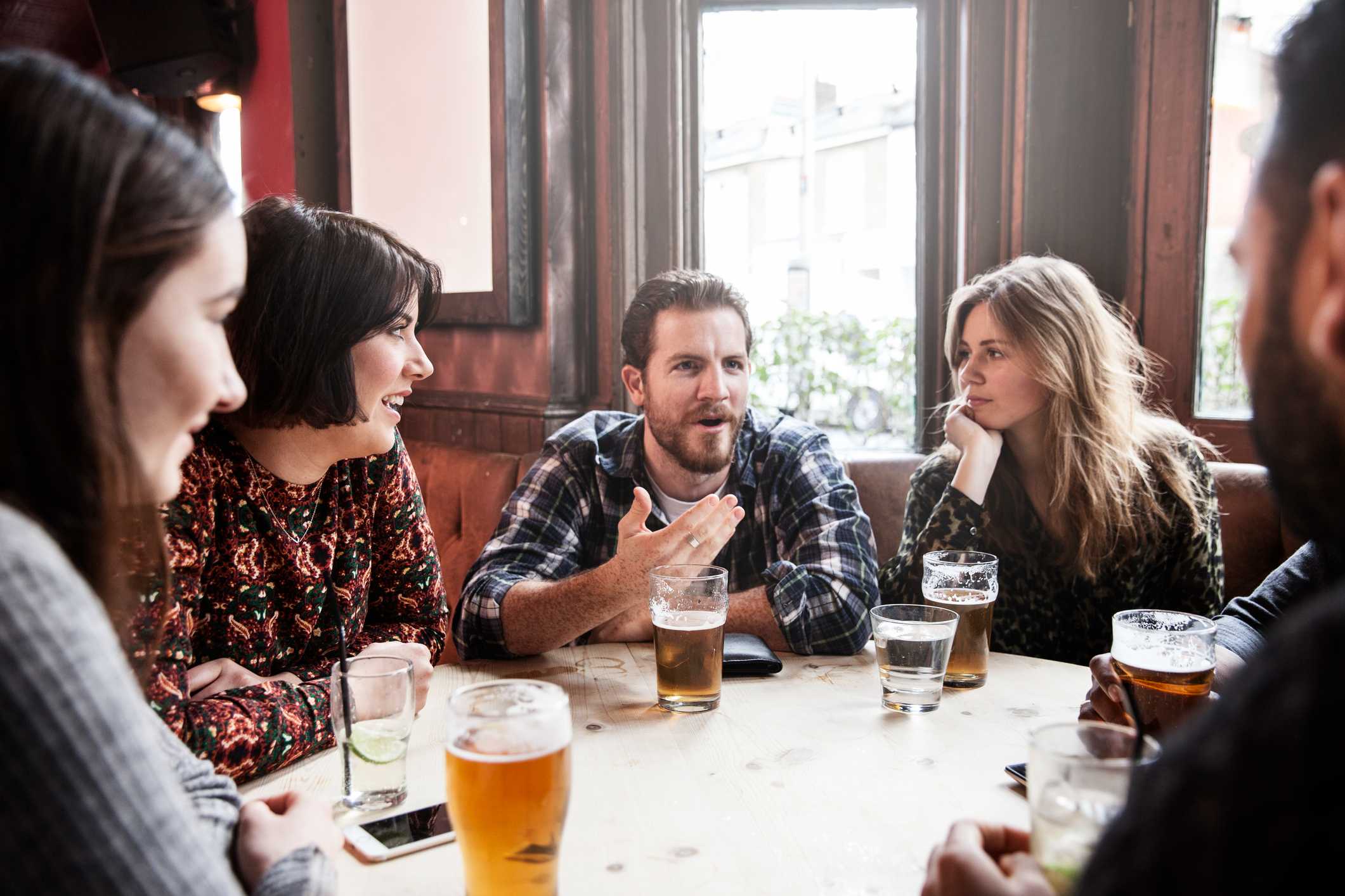 How to Create Social Goals: 8 Tips To Start Making New Friends Now