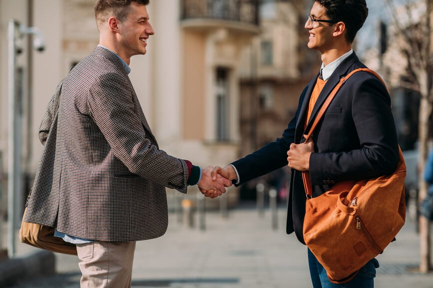 How to Make a Good First Impression: Expert Tips and Tricks