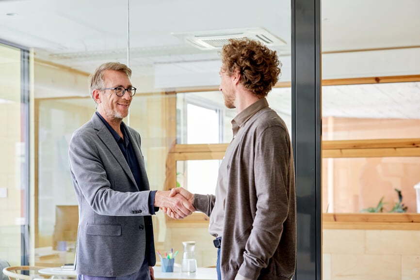 How to Make a Good First Impression: Expert Tips and Tricks