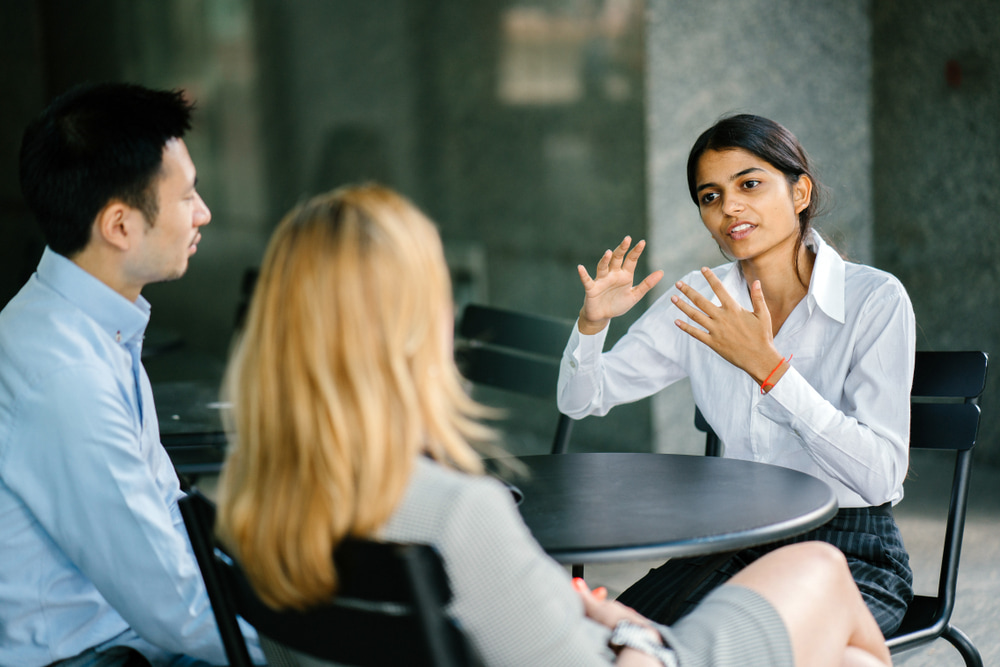 How To Answer 'Tell Us About Yourself' (& Sample Responses)