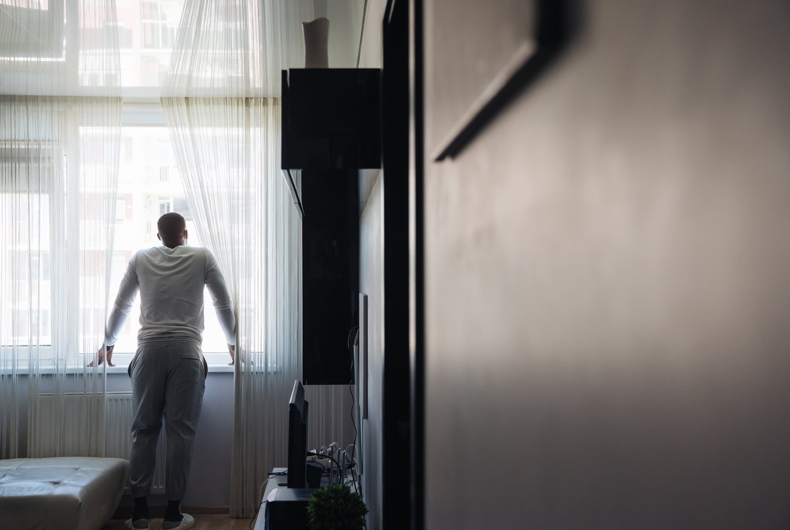 How to Overcome Social Isolation Without Making Yourself Lonely