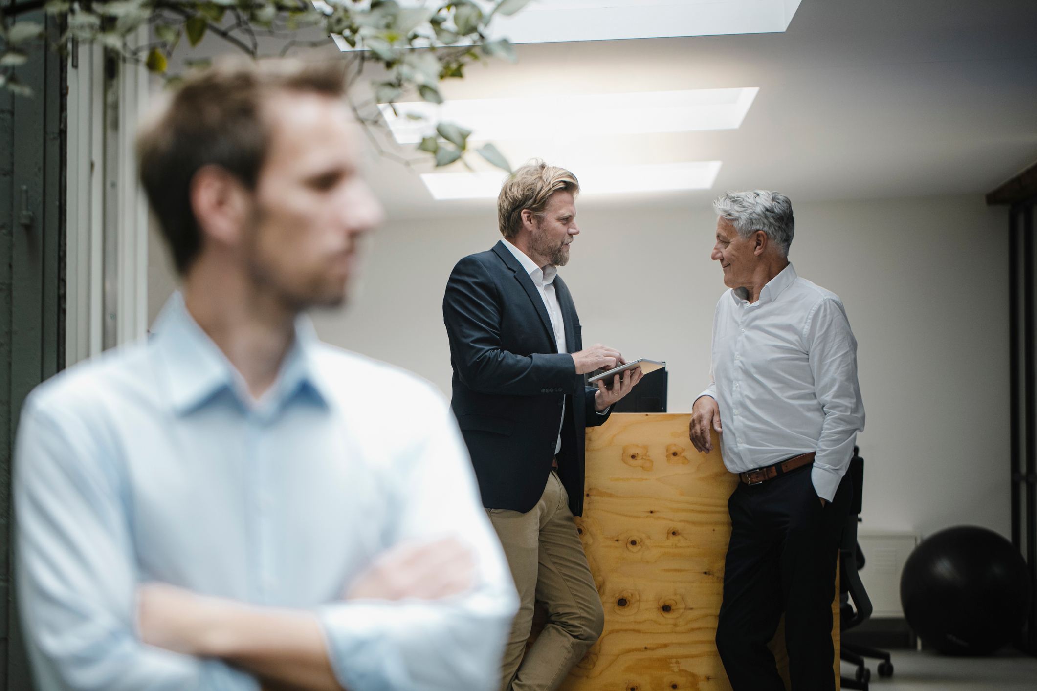 Signs Your Coworker Is Threatened by You and How to Deal With It