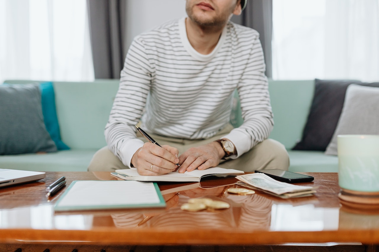 How to Budget Your Money: 5 Step Guide to Create a Budget