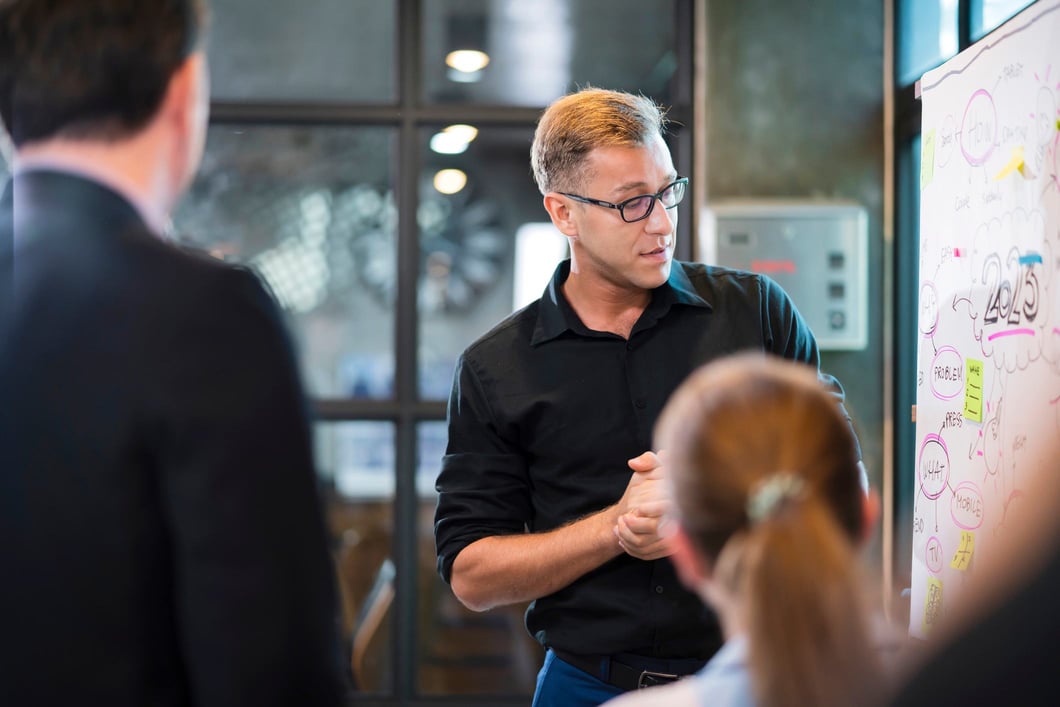 Upward Communication: Definition & How to Foster It (Examples)