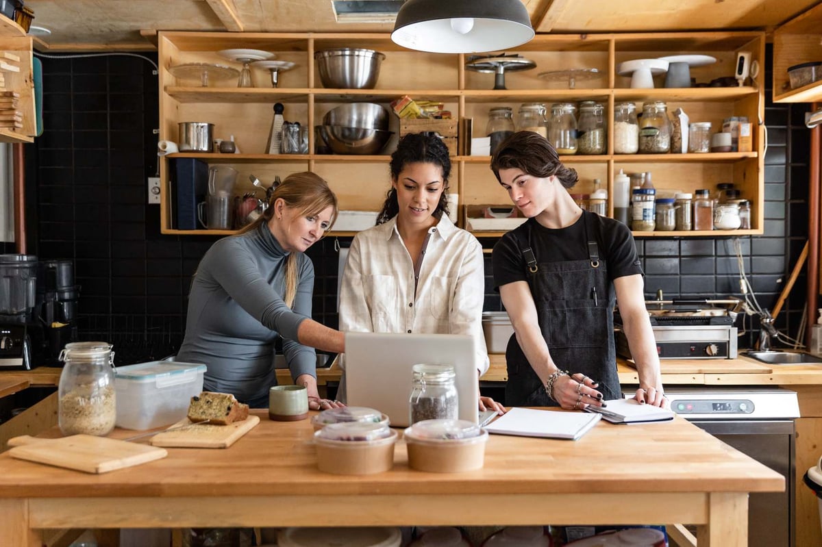 Employee Lifecycle: A Guide to Make Your Employees Happy