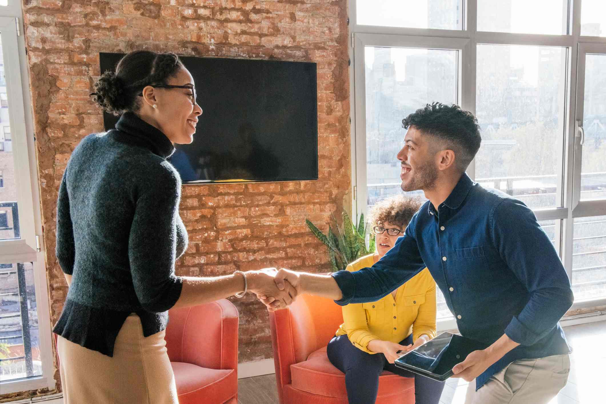 8 Tips on How to Write a Professional Email (With Examples)