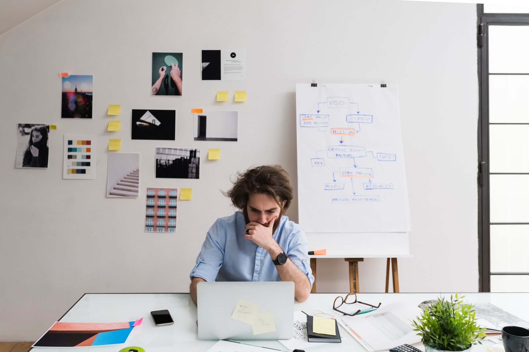 How to Be More Decisive: 8 Tips to Overcome Choice Anxiety