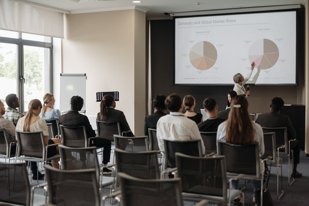 How to Make a Presentation Interactive: 9 Tips
