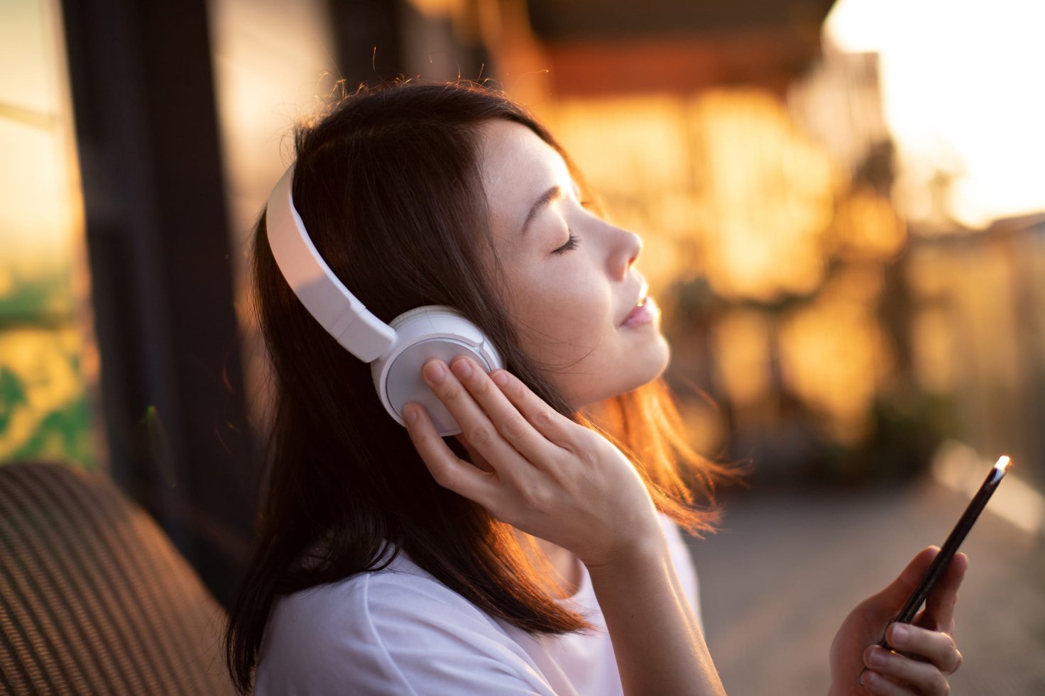 How to Use Music to Concentrate: Sound On, Distractions Off