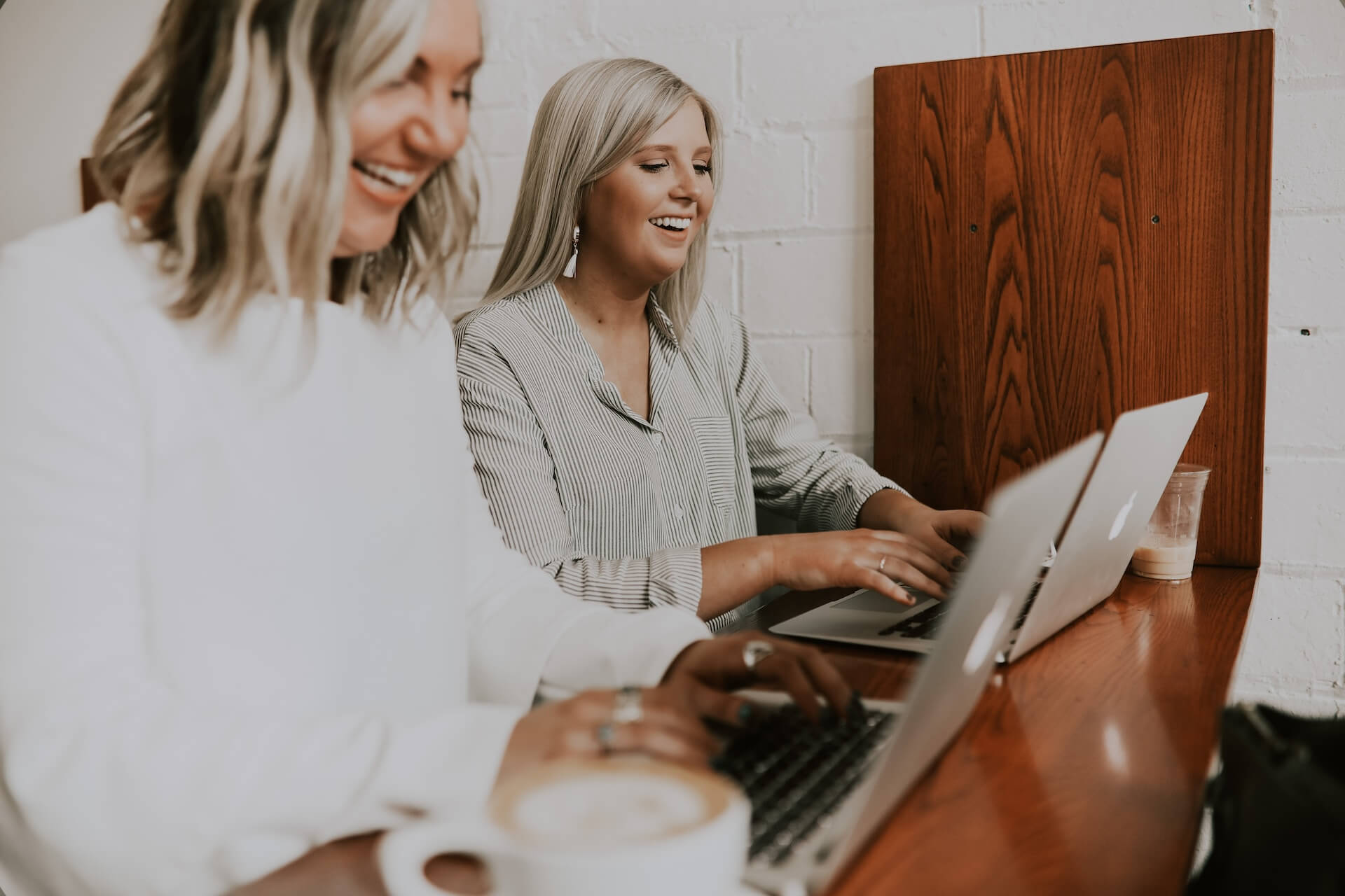 What is Asynchronous Communication and How Do Teams Use It?