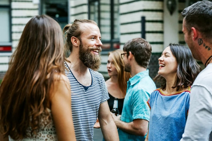 How to Start A Conversation: 7 Ways to Talk to Strangers