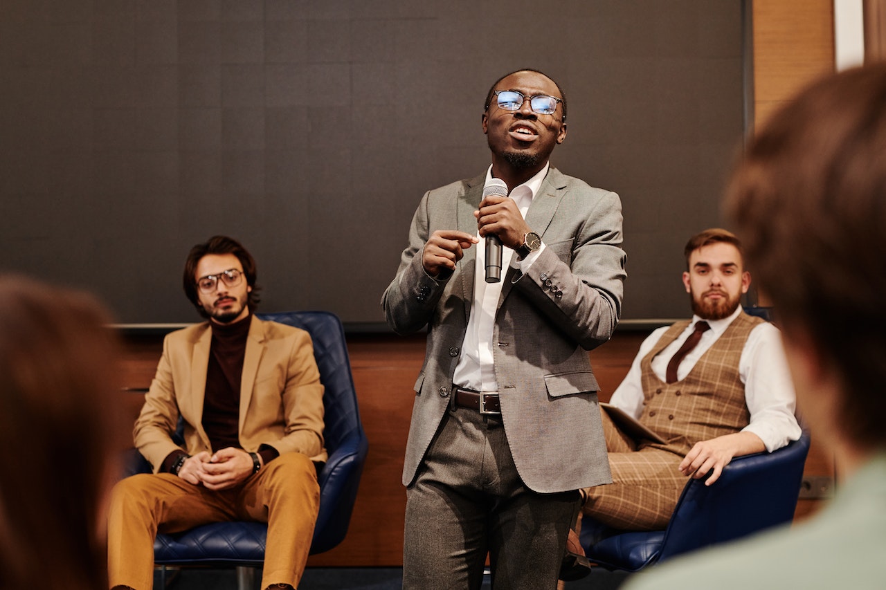 Public Speaking Anxiety: What It Is & 10 Tips To Overcome It