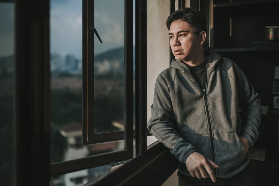 6 Social Isolation Symptoms — And How to Spot the Risk Factors