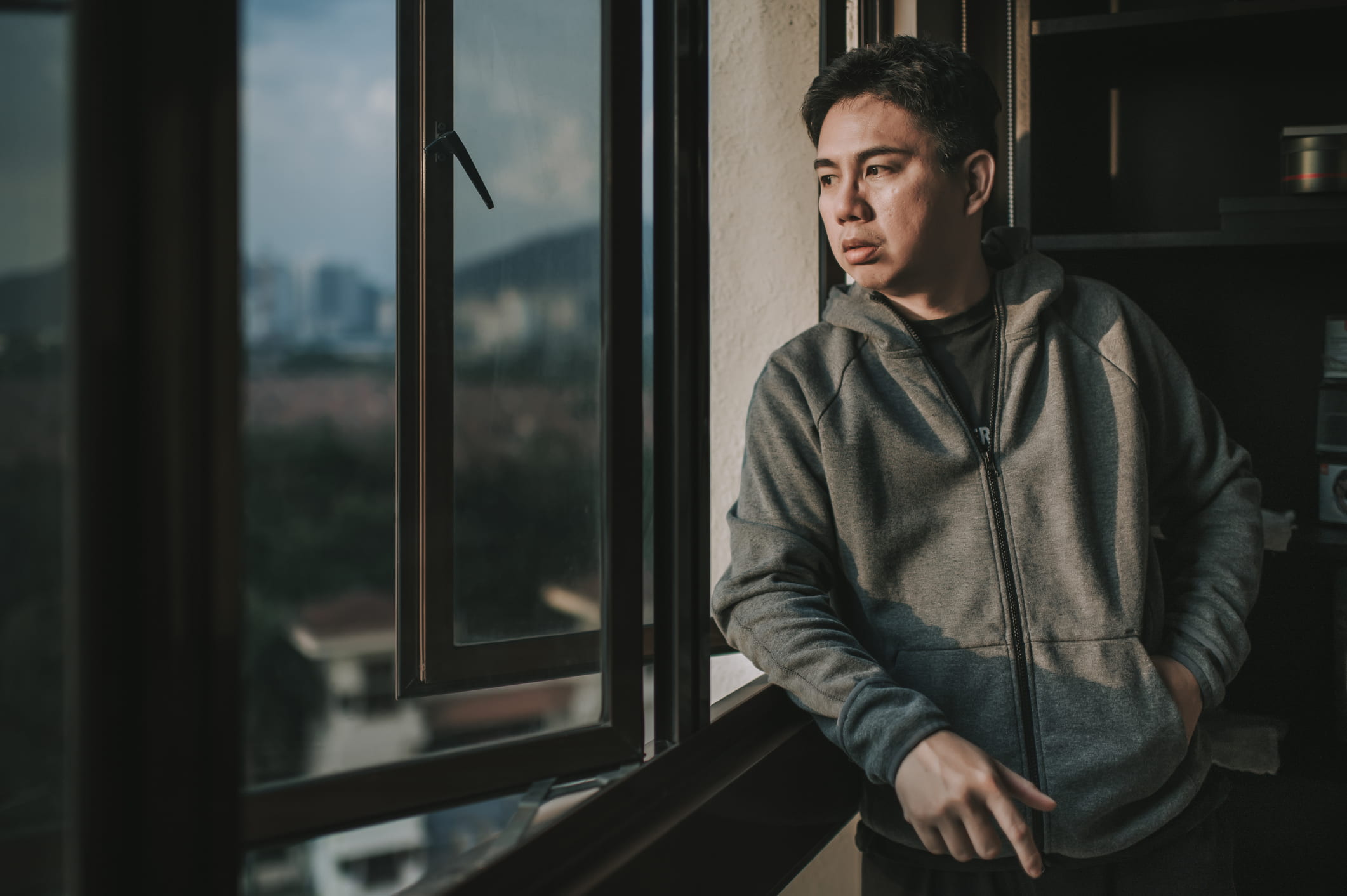 6 Social Isolation Symptoms — And How to Spot the Risk Factors