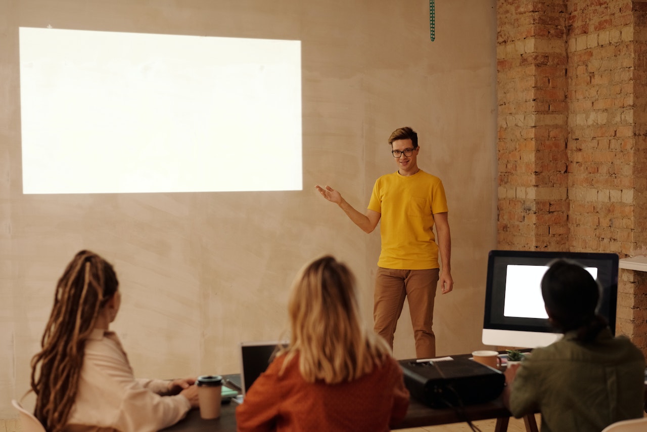 How to Make a Presentation Interactive: 9 Tips