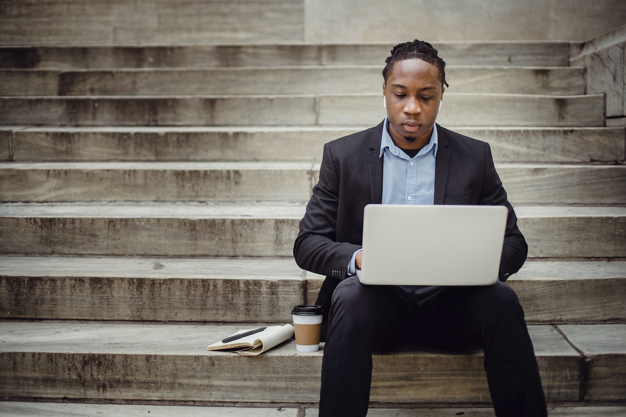 How to Write a Memo in 8 Steps (with Examples)