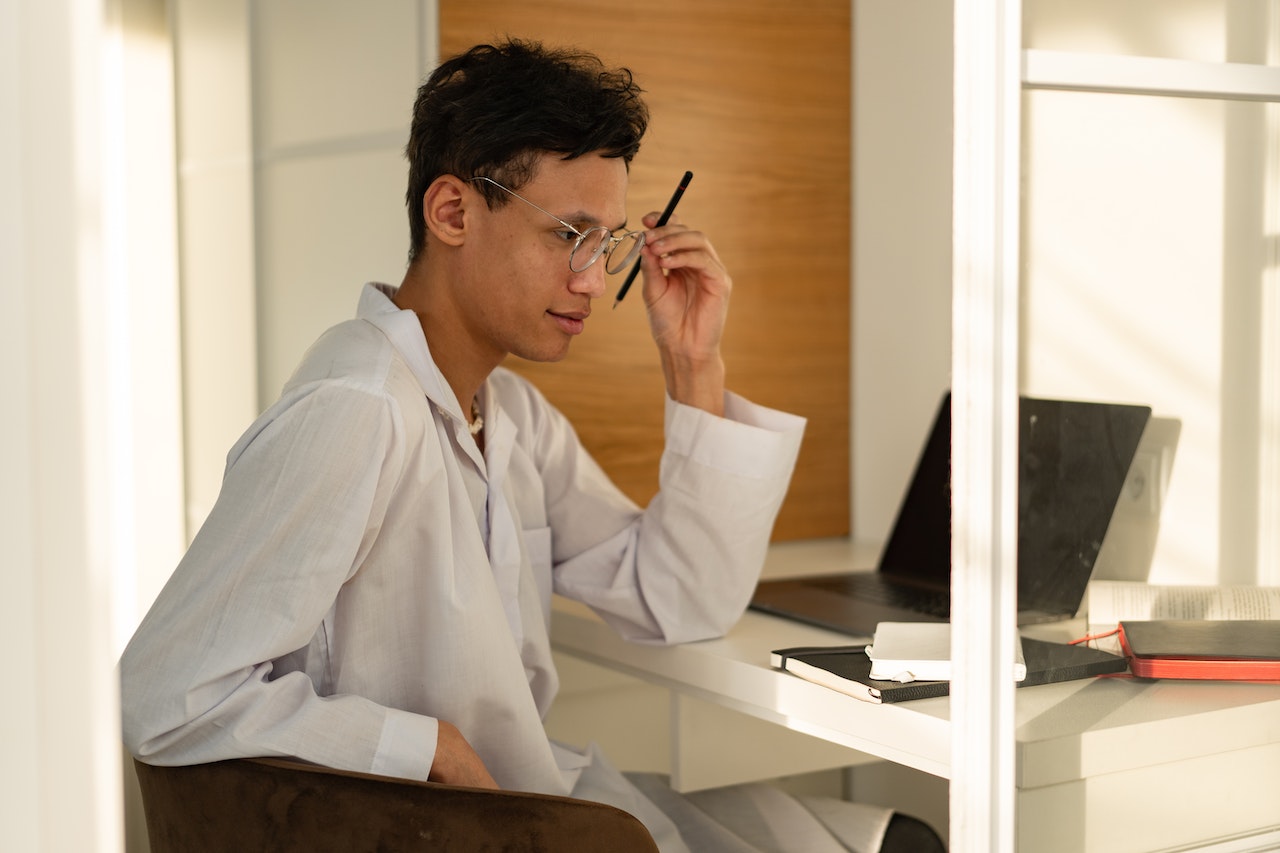 How to List Honors and Awards on Your Resume: 4 Examples