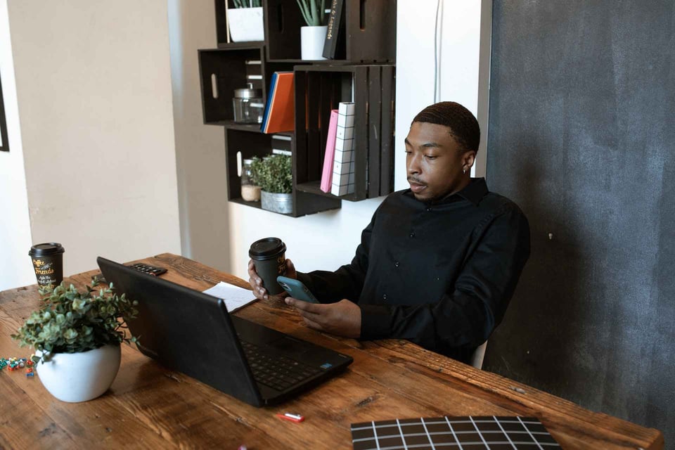 How To Conduct an Interview: 8 Tips for Beginner Interviewers & Examples
