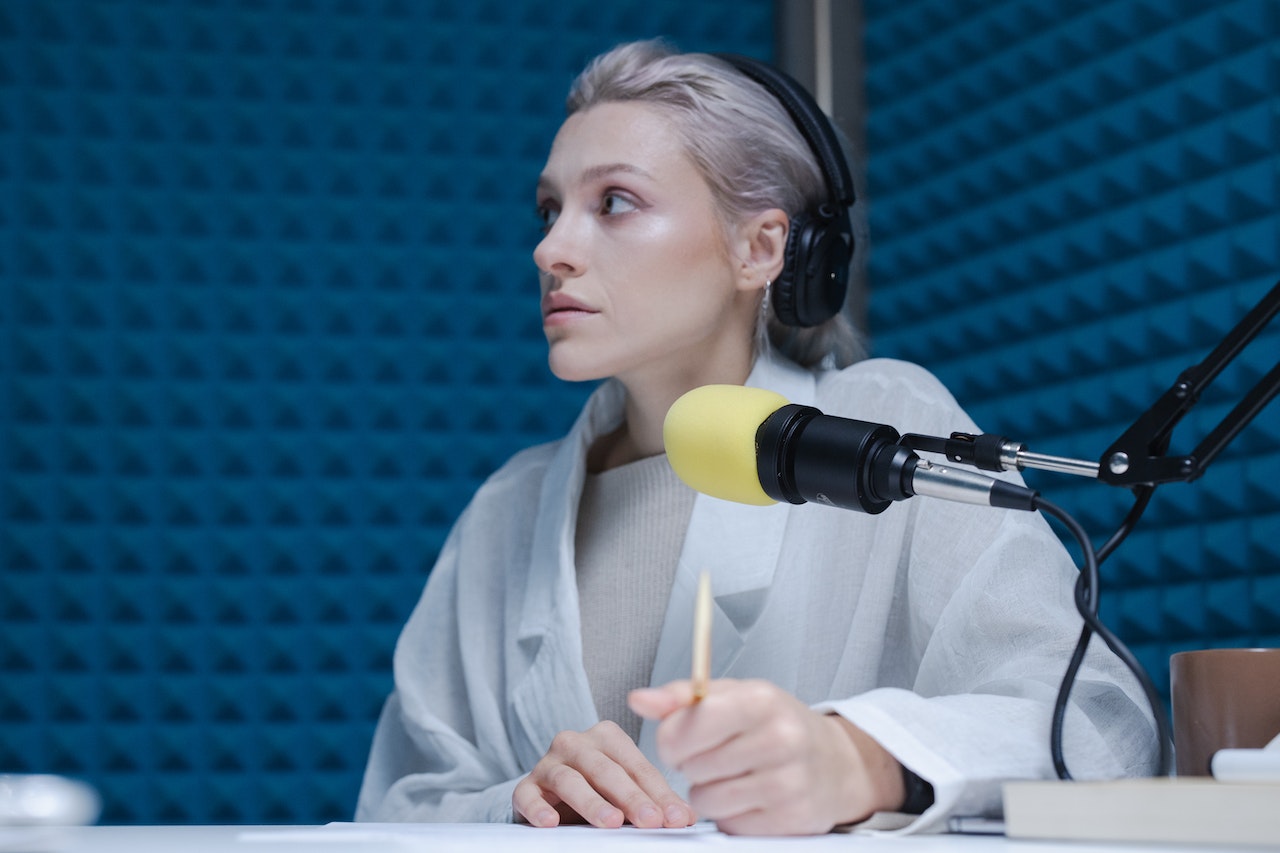 The 14 Best Self-Improvement Podcasts You Should Listen To