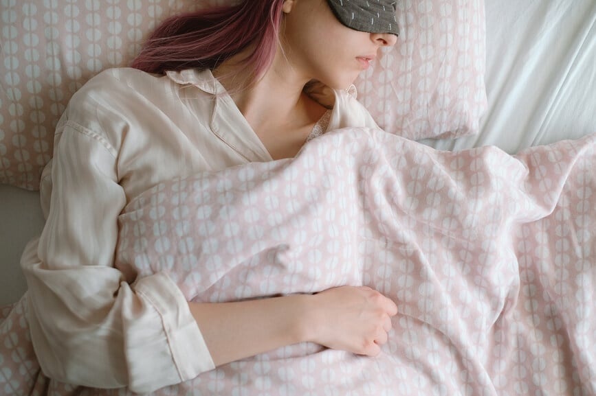 How to Sleep When You’re Stressed and Anxious (16 Tips to Get Zzz’s)