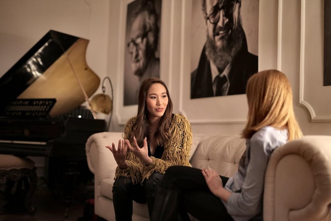 How To Conduct an Interview: 8 Tips for Beginner Interviewers & Examples
