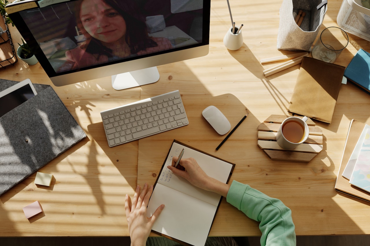 How to Write a Memo in 8 Steps (with Examples)