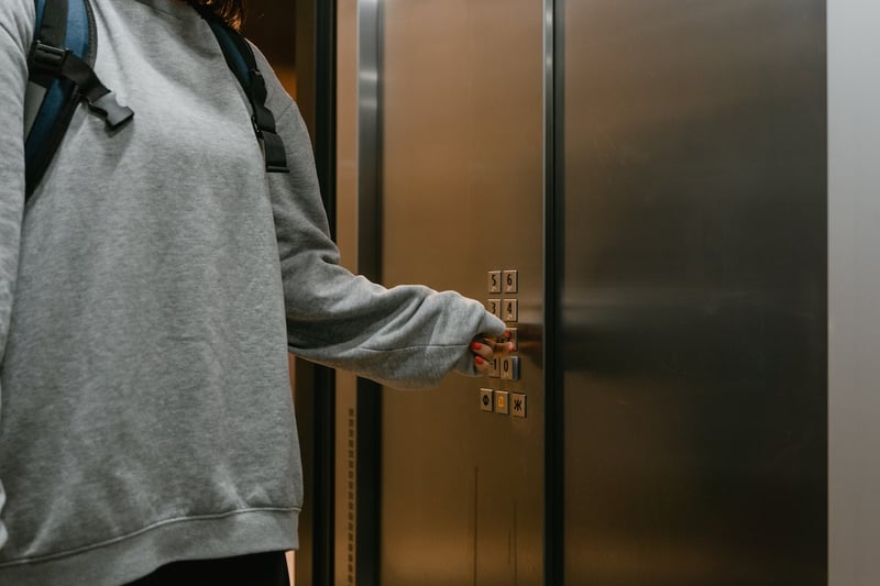 9 Elevator Pitch Examples to Nail Your Own!
