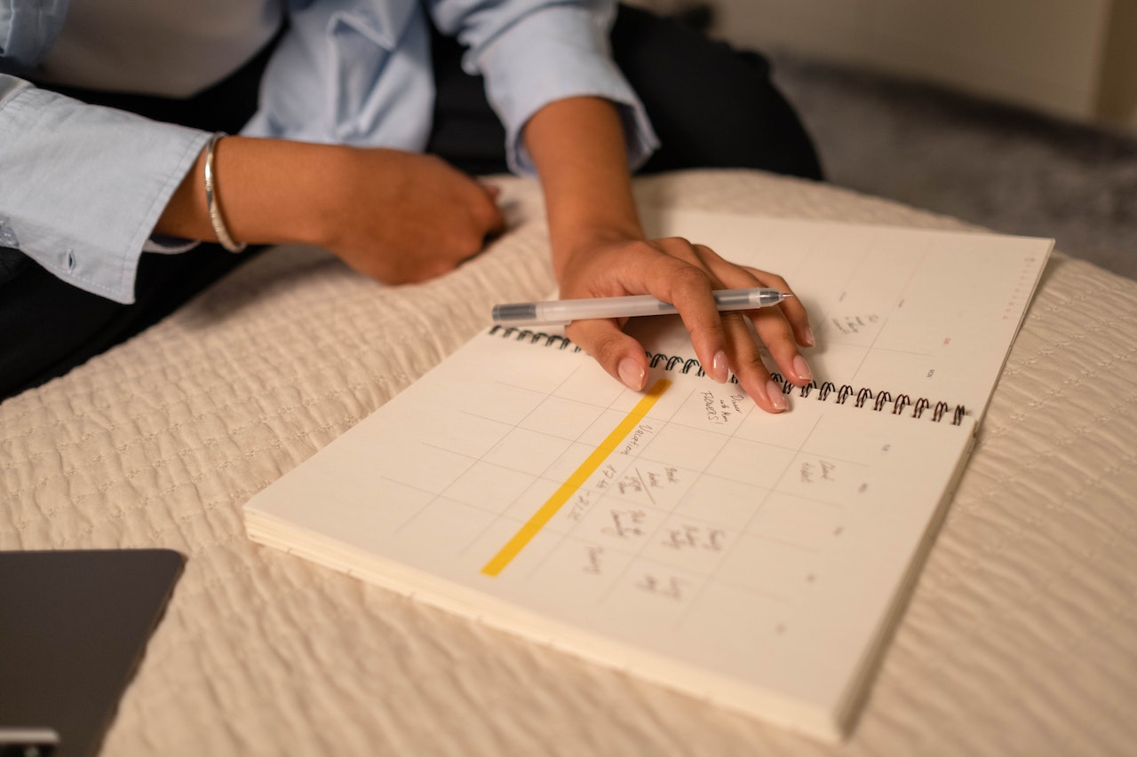 How to Write a Memo in 8 Steps (with Examples)